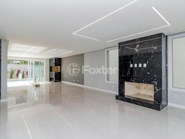 Casa em Condomínio, 4 dormitórios, 26873 m², em Centro