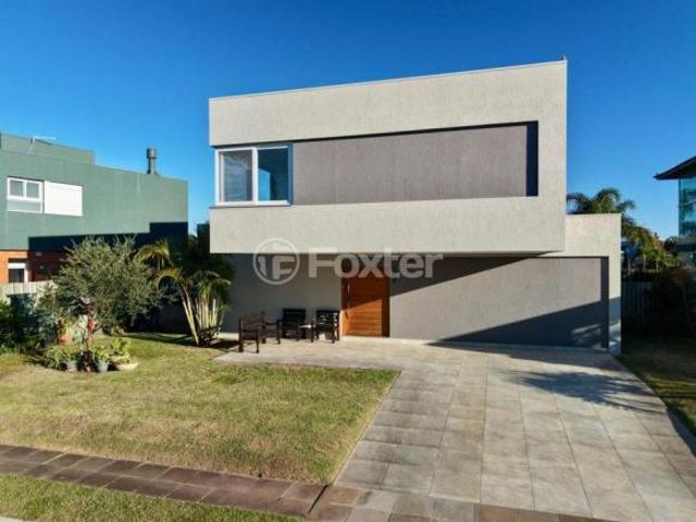 Casa em Condomínio, 4 dormitórios, 291 m², em Centro