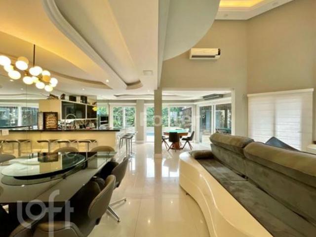 Casa em Condomínio, 4 dormitórios, 293.64 m², em Estância Velha