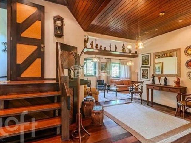 Casa em Condomínio, 4 dormitórios, 300 m², em Cavalhada