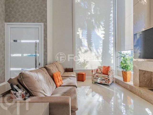 Casa em Condomínio, 4 dormitórios, 305 m², em Distrito Industrial