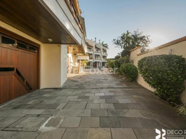 Casa em Condomínio, 4 dormitórios, 324 m², em Menino Deus