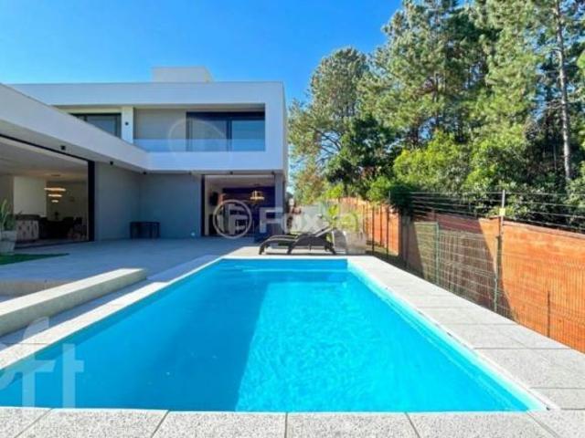 Casa em Condomínio, 4 dormitórios, 340 m², em Vila Nova