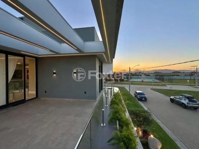 Casa em Condomínio, 4 dormitórios, 362 m², em Centro