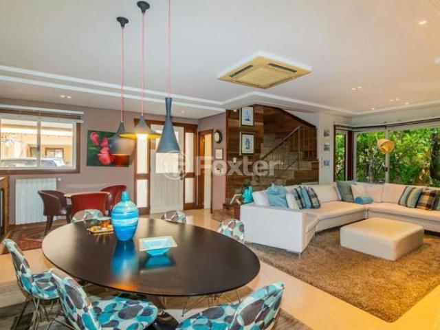 Casa em Condomínio, 4 dormitórios, 380 m², em Tristeza