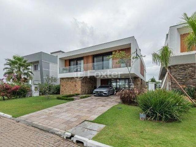 Casa em Condomínio, 4 dormitórios, 383 m², em Bairro Industrial