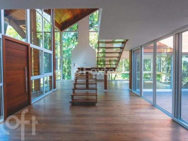 Casa em Condomínio, 4 dormitórios, 385.65 m², em Centro