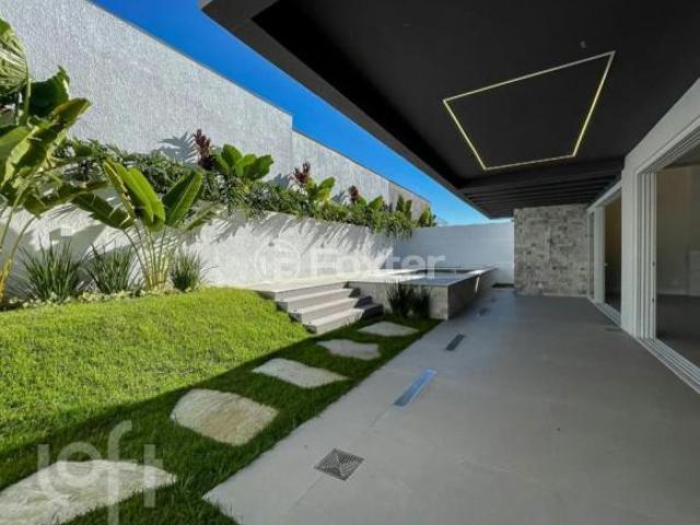 Casa em Condomínio, 4 dormitórios, 387 m², em Vila Nova