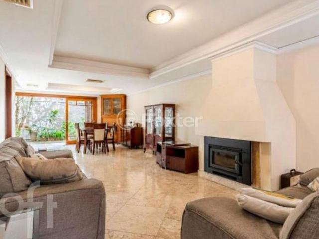 Casa em Condomínio, 4 dormitórios, 388.3 m², em Três Figueiras