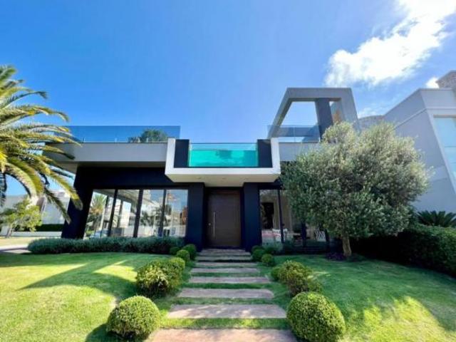 Casa em Condominio 4 dormitorios Bairro