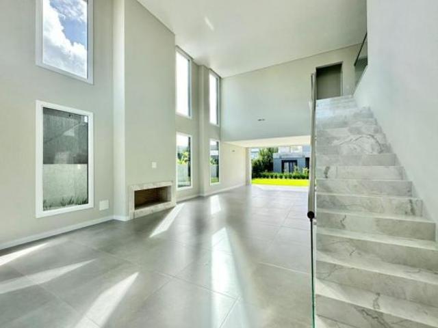 Casa em Condominio 4 dormitorios Bairro