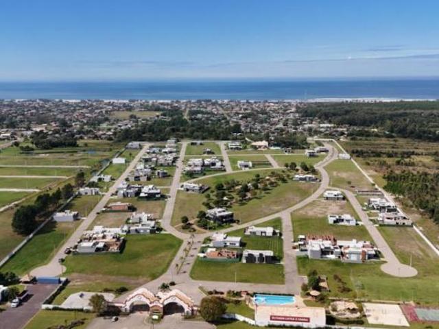 Casa em Condominio 4 dormitorios Bairro Arroio Texeira