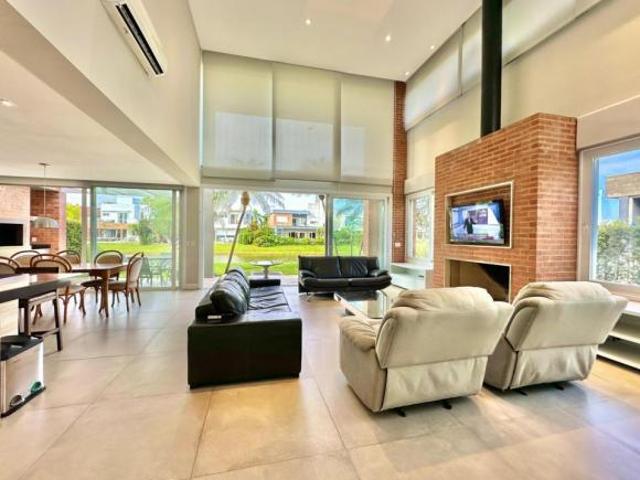 Casa em Condominio 4 dormitorios Bairro Atlantida