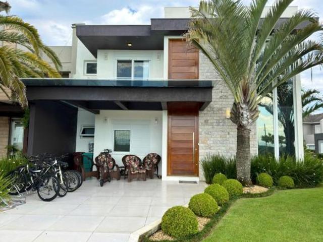 Casa em Condomínio 4 Dormitórios Bairro Las Palmas
