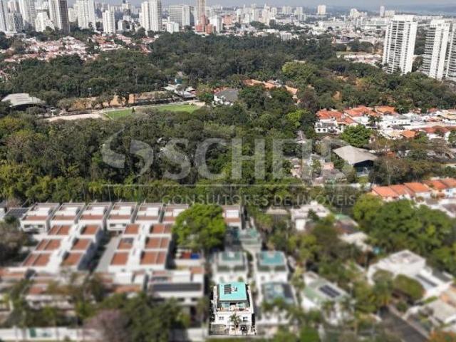 Casa em Condomínio 4 quartos e 4 suítes com 6 vagas 663 m² Granja Julieta