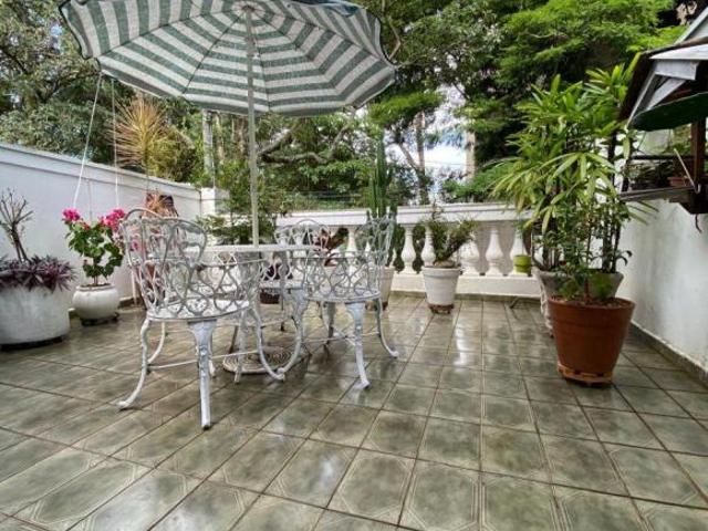 Casa em Condomínio | Acessibilidade | 4 Quartos | Varanda incrível e muito verde