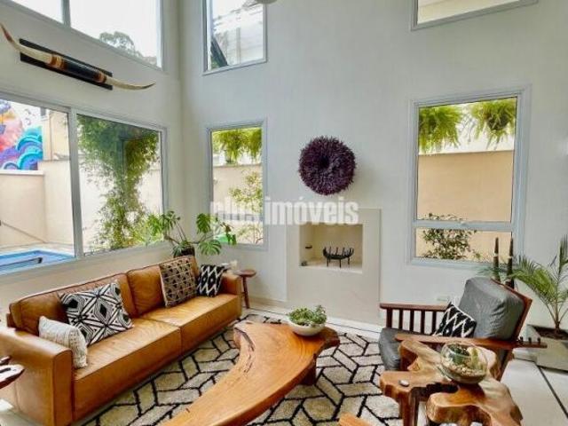 Casa em Condomínio 4 Quartos 3 suítes 4 Vagas no Morumbi!