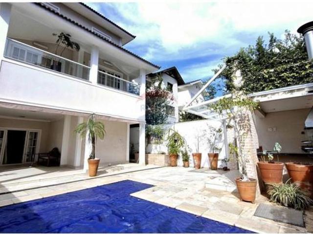 Casa em Condomínio 4 suítes, 4 vagas, lazer Morumbi