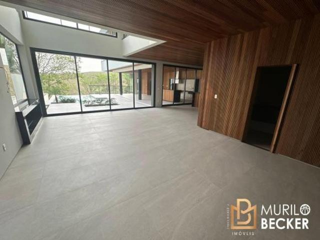Casa em condomínio 4 suítes, 584m², a venda Bairro Urbanova