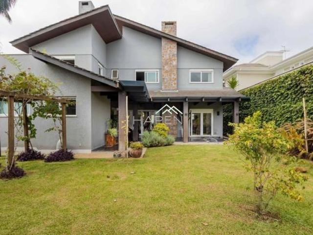 Casa em condomínio 4 suítes com quintal em Pinhais