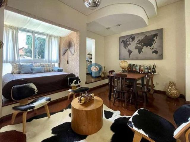Casa em condomínio 4 suítes, paisagismo, impecável!