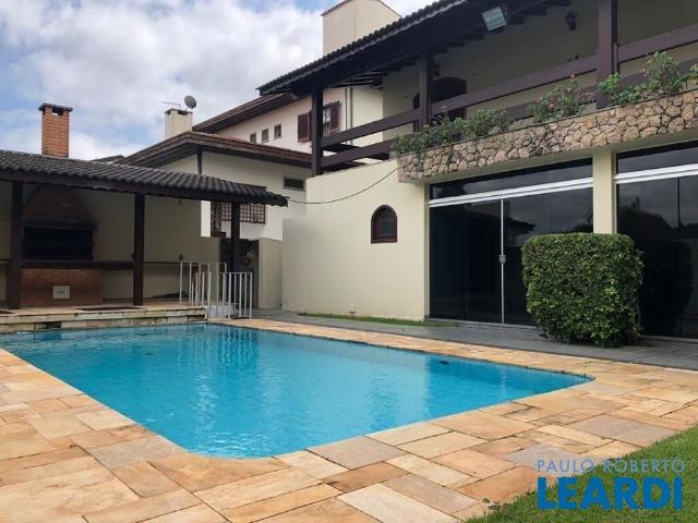 Casa Em Condomínio