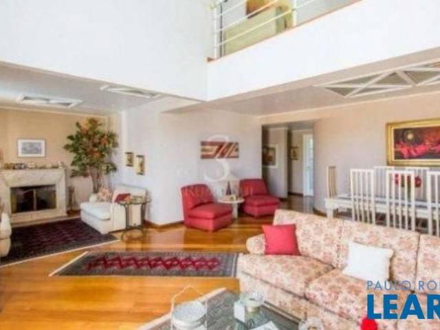 Casa Em Condomínio