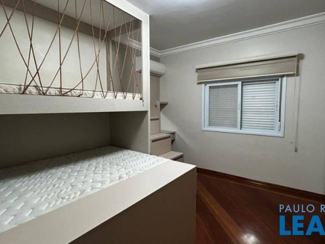 Casa Em Condomínio