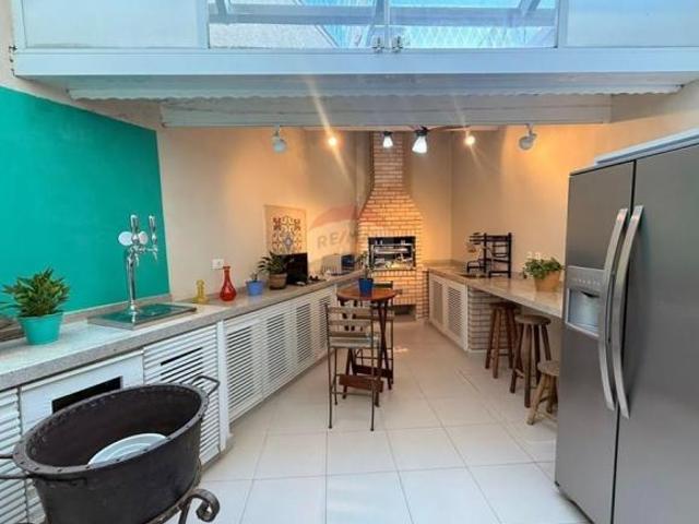 Casa em Condomínio – 560 m² | 3 Suítes | 6 Vagas