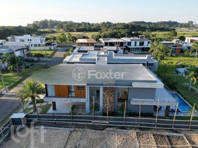 Casa em Condomínio, 5 dormitórios, 420 m², em Centro