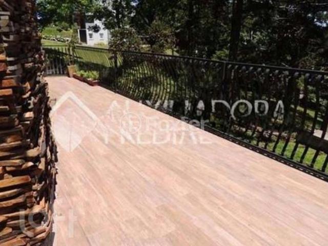 Casa em Condomínio, 5 dormitórios, 480 m², em São José