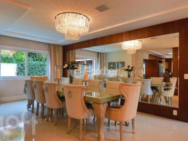 Casa em Condomínio, 5 dormitórios, 500 m², em Parque das Hortensias