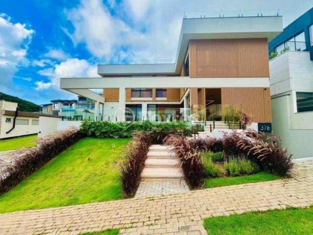 Casa em Condomínio, 5 dormitórios, 838 m², em Tamboré