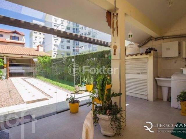 Casa em Condomínio, 5 dormitórios, 290.67 m², em Camaquã