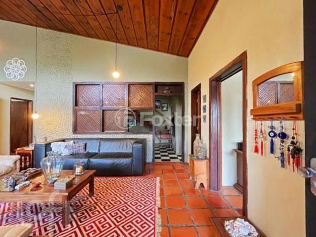 Casa em Condomínio, 5 dormitórios, 320 m², em Cascata