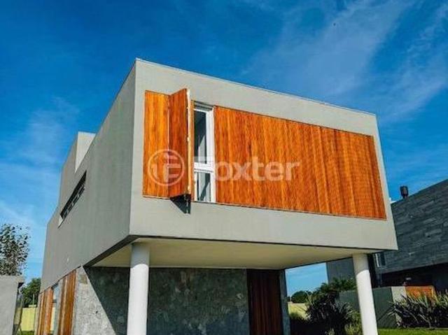 Casa em Condomínio, 5 dormitórios, 341 m², em Centro