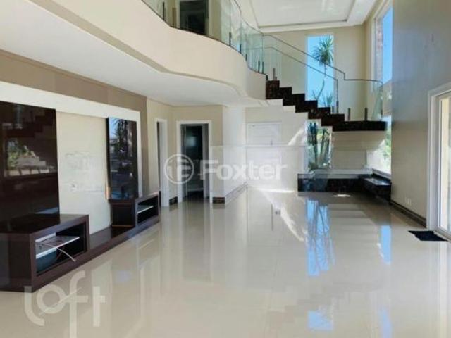 Casa em Condomínio, 5 dormitórios, 356 m², em Centro