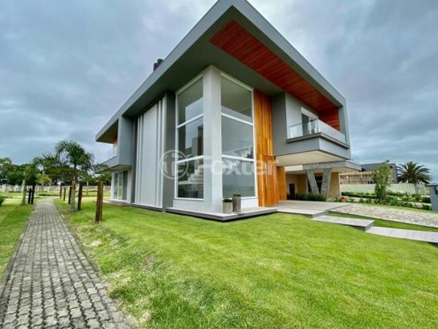 Casa em Condomínio, 5 dormitórios, 386 m², em Zona Nova