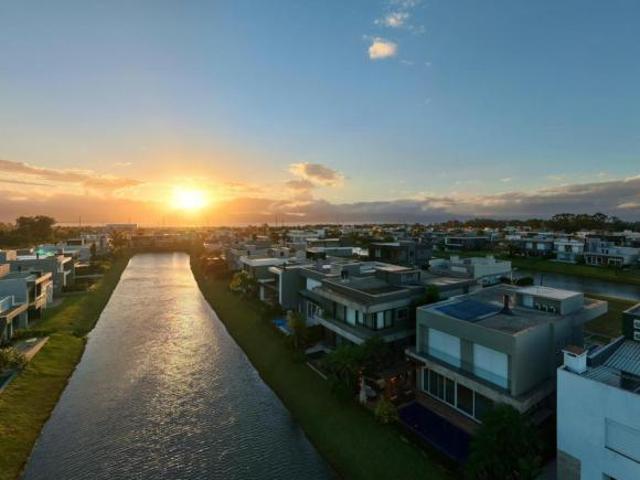 Casa em Condominio 5 dormitorios Bairro