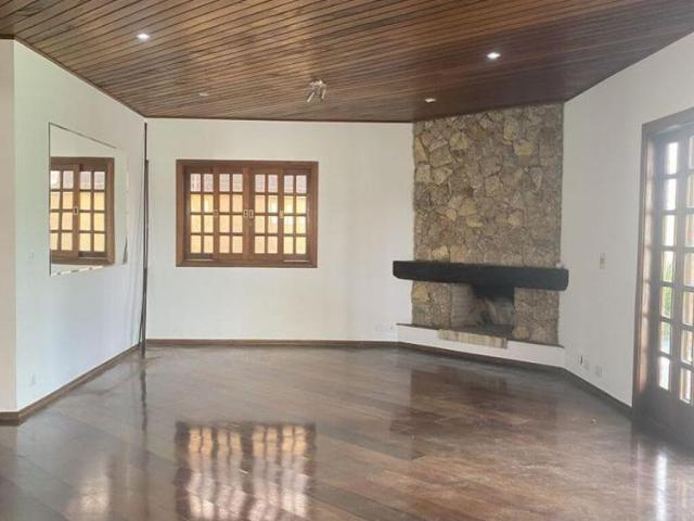 Casa Em Condomínio