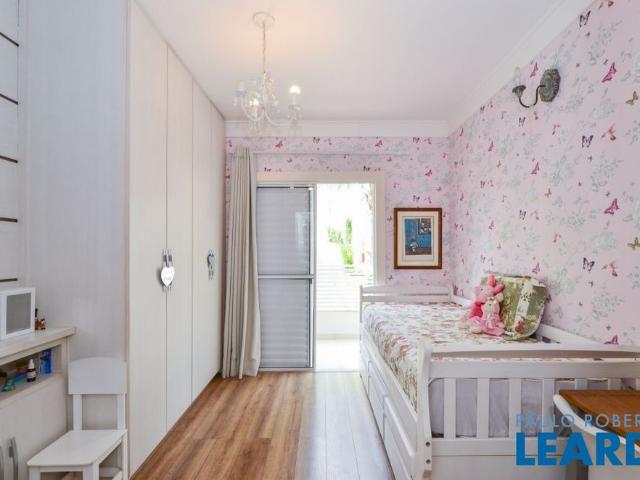 Casa Em Condomínio