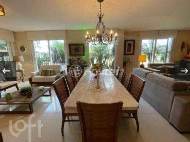 Casa em Condomínio, 6 dormitórios, 530 m², em Zona Nova