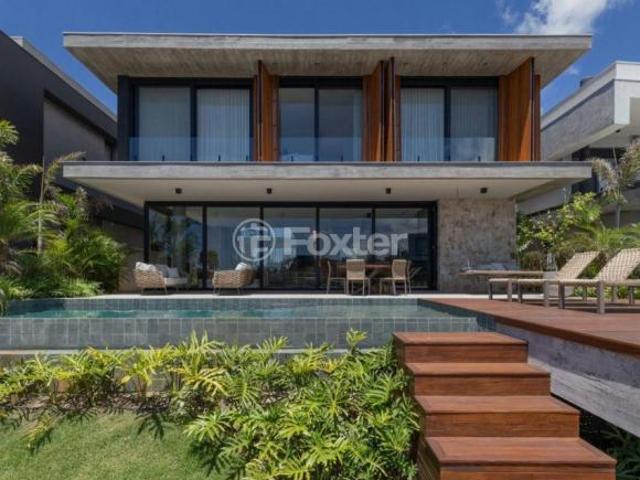 Casa em Condomínio, 6 dormitórios, 669.4 m², em Centro