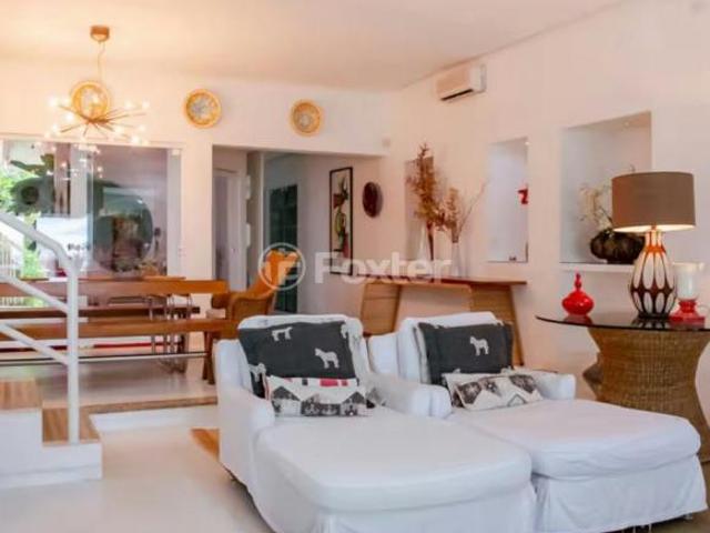 Casa em Condomínio, 6 dormitórios, 121.83 m², em Loteamento Roteiro do Sol
