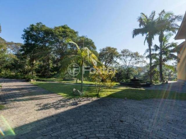 Casa em Condomínio, 6 dormitórios, 1224 m², em Condomínio Iolanda