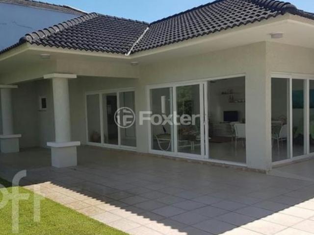 Casa em Condomínio, 6 dormitórios, 354 m², em Zona Nova
