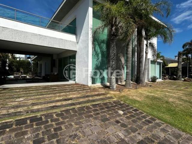 Casa em Condomínio, 6 dormitórios, 395.98 m², em Centro
