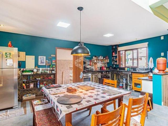 CASA EM CONDOMÍNIO