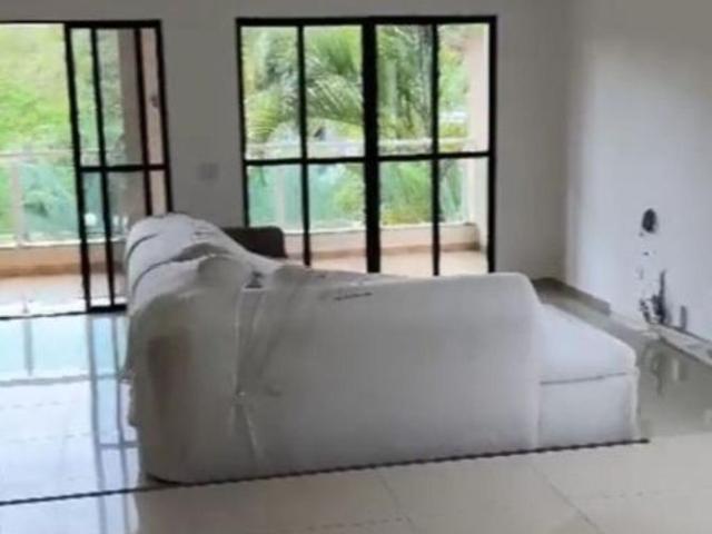 Casa Em Condomínio