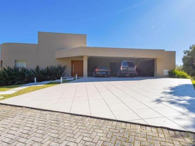 CASA EM CONDOMÍNIO
